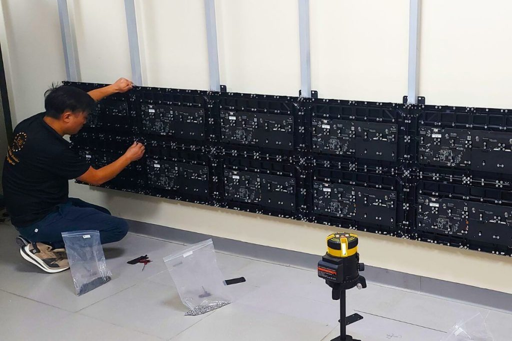 Led Display Cabinet Lamprell: 1° Luxury Experience - ENO