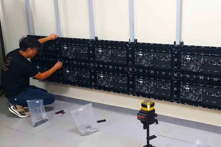 Led Display Cabinet Lamprell: 1° Luxury Experience - ENO